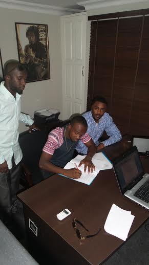 Davido signs Danagog to HKN