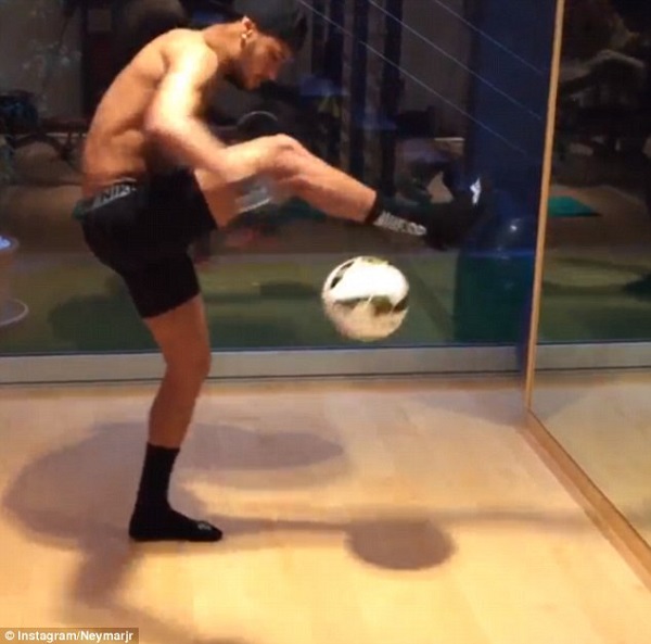 Neymar Jnr shows off his freestyle skills in his pants ahead of El Clásico