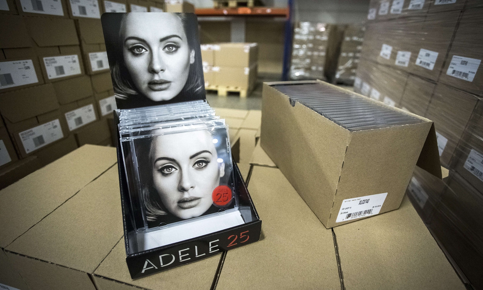Adele’s 25 breaks album sales record