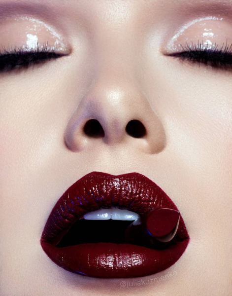 Every make-up lover will be fascinated by this woman's amazing lip art ...